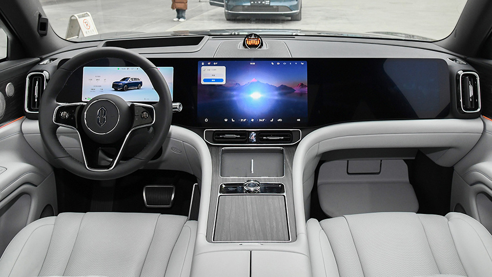 华为下一辆SUV，或卖35万起的问界M8，性能底盘稳赢理想L8？_腾讯新闻