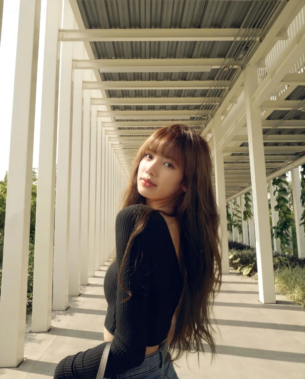 Lisa新造型震撼全网！曾经的“人间芭比”，怎么疯成了这样？_腾讯新闻