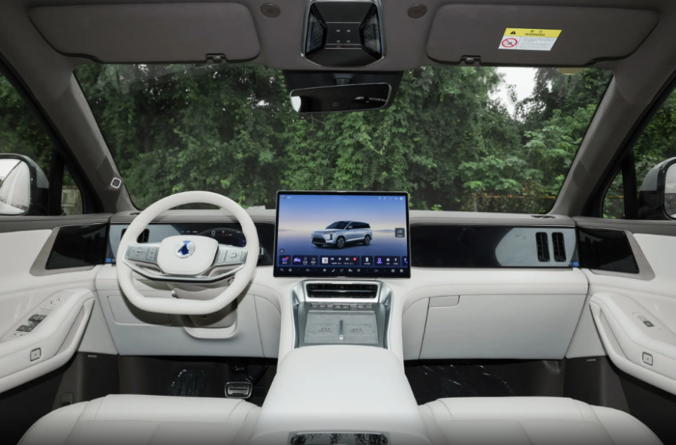 空间灵活、配置出众？29.98万起，腾势N8L DM体验感如何_腾讯新闻