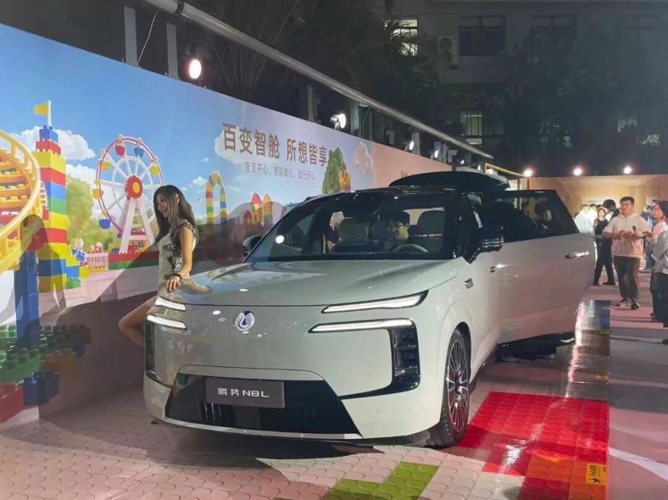 29.98万元起，腾势N8L上市：舒适、科技很抢眼_腾讯新闻