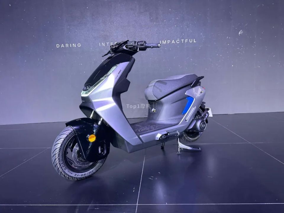 极核AE7、EZ4、AE8S+定制版同场上市，售价3780元起_腾讯新闻