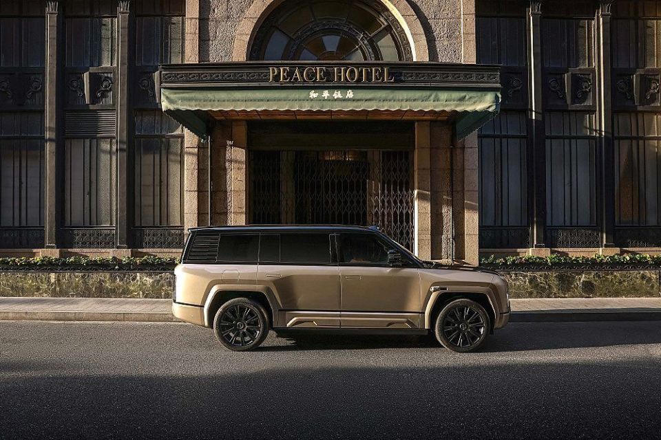 比亚迪三电对决军工品质 仰望U8L鼎世版与猛士917谁更强？_腾讯新闻