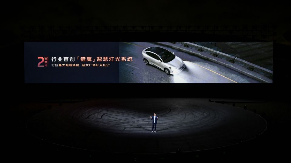 一台全家人抢着开、都爱坐的SUV 全新智己LS6上市，权益价21.69万元起！_腾讯新闻