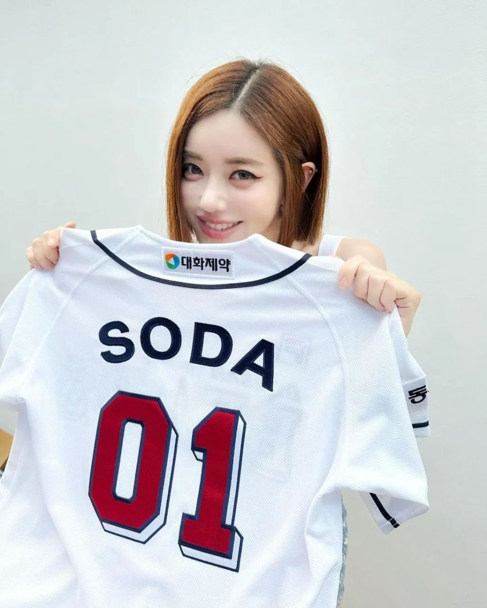 DJ Soda 最近在干嘛？公然 “舞刀弄棒”，还不忘晒 JK！_腾讯新闻