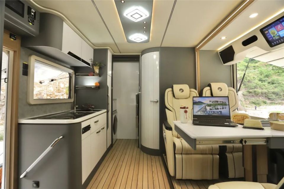 飞翔T8升层S788房车，独特的升层设计，带来前所未有的居住体验_腾讯新闻