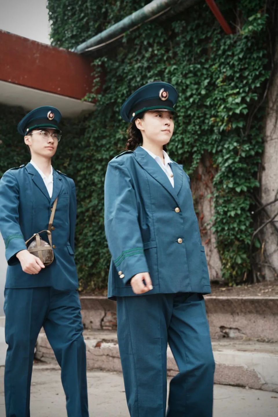 这些铁路制服，你最喜欢哪一款？_腾讯新闻