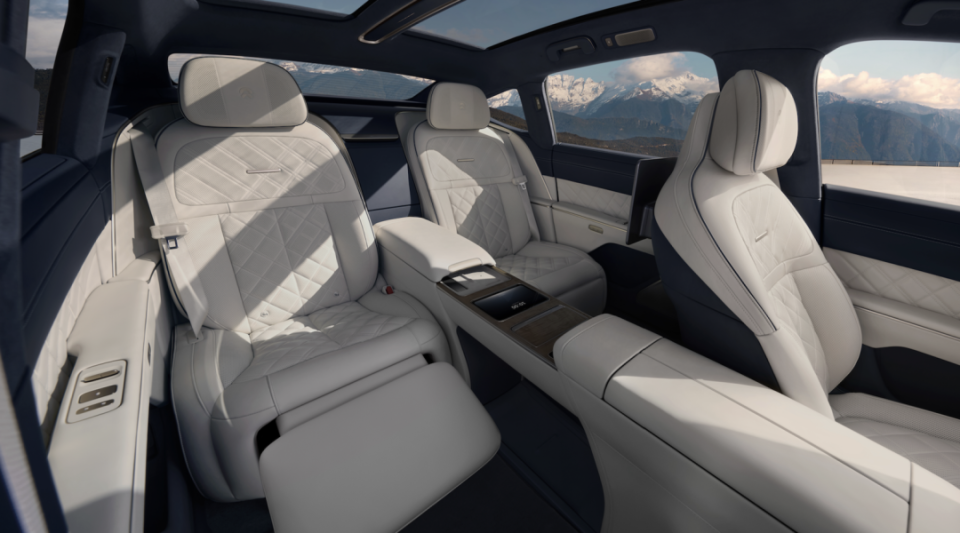 解析NIO Day｜ET9上市/萤火虫亮相 蔚来又一个10年开始了_腾讯新闻