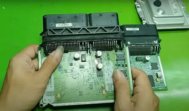 拆解起亚和现代的ECU：给你讲解每颗芯片的具体作用_腾讯新闻
