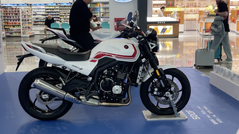 2025中国摩博会丨大家期待的本田CB500SF如期而至_腾讯新闻