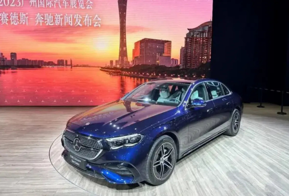 配L2+智驾/8295芯片，预售45万起，最智能的奔驰E级来了_腾讯新闻