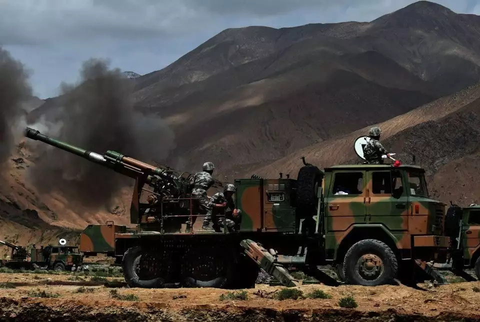 东方弓箭手！国产最强卡车炮，全自动模块化，2人玩转32吨炮车_腾讯新闻