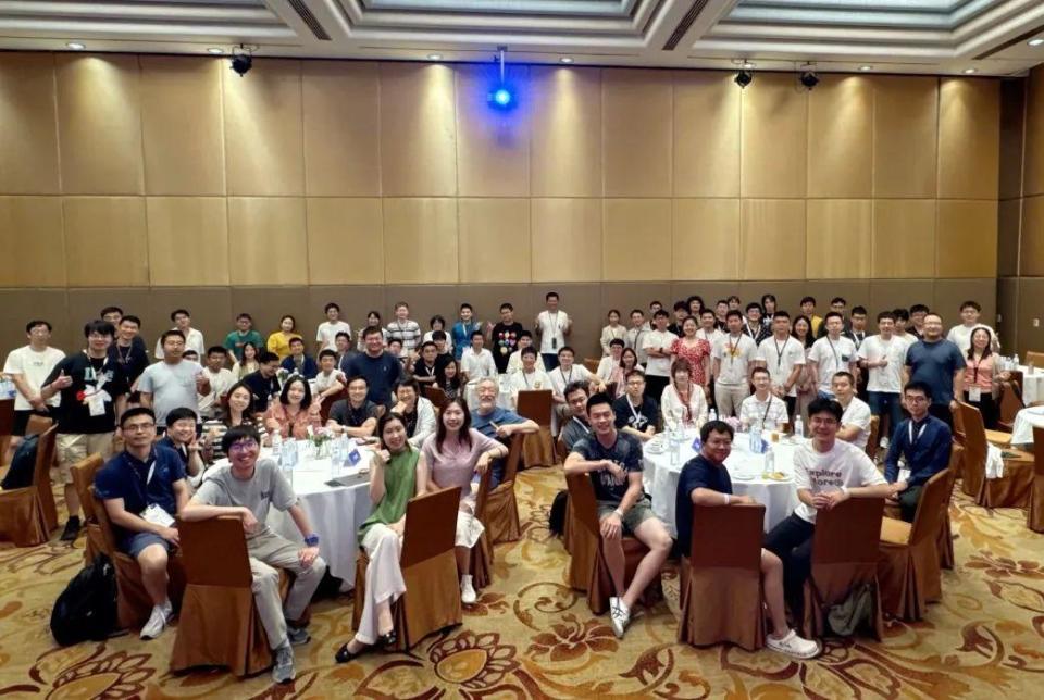 2025 WAIC 云帆奖开启全球报名：集青年之智共铸 AGI 未来_腾讯新闻