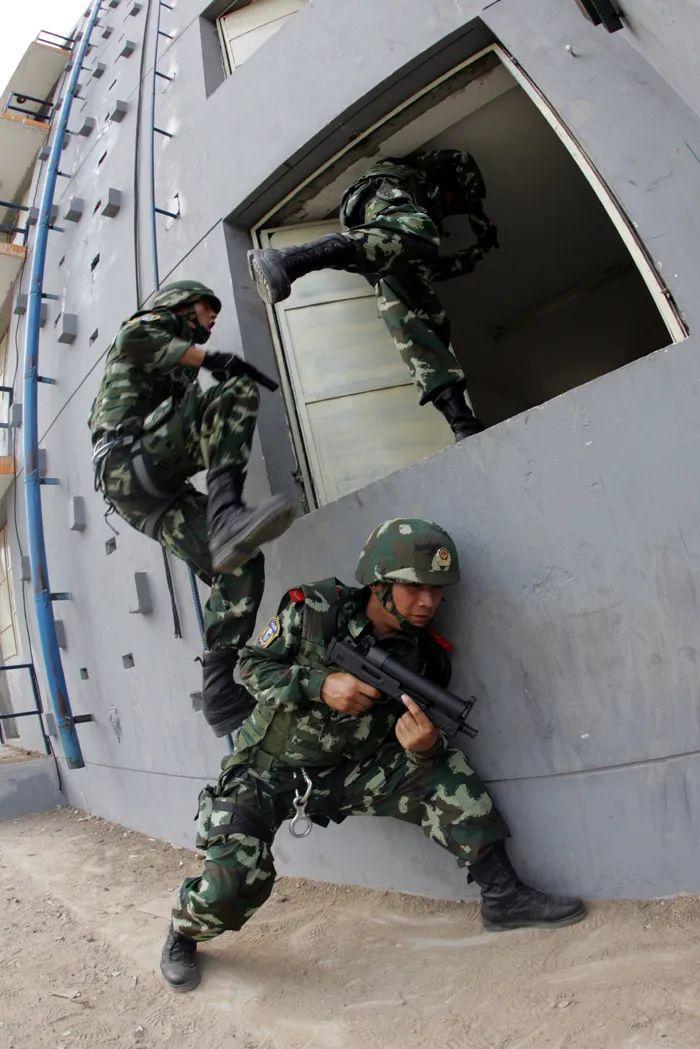 警用冲锋枪？军用冲锋枪？从CS/LS7到QCQ171_腾讯新闻