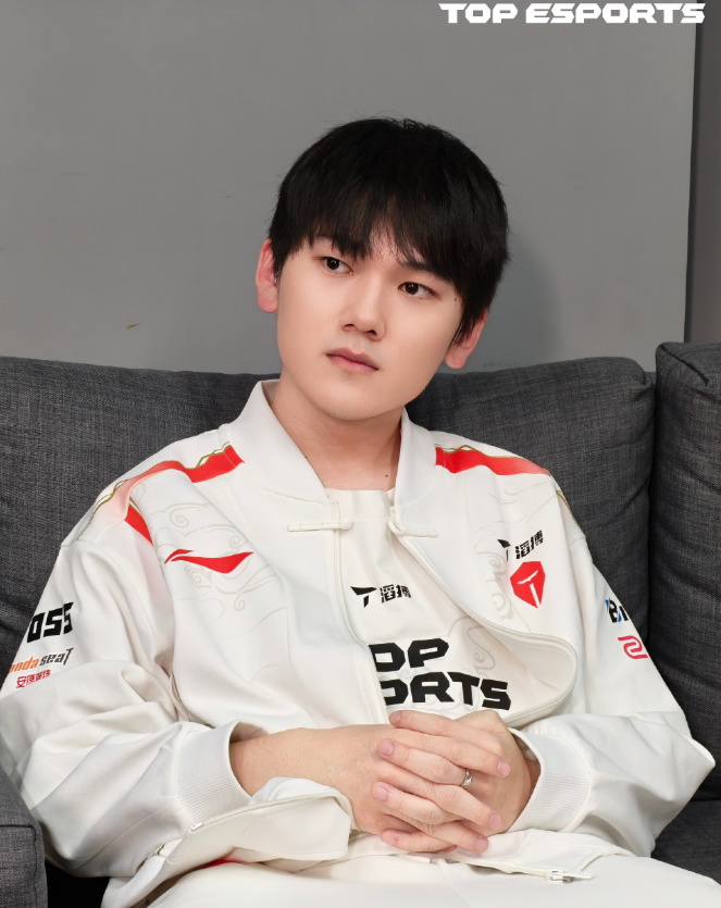 全球先锋赛：首战即决赛？TES大战HLE，369挑战宙斯！_腾讯新闻