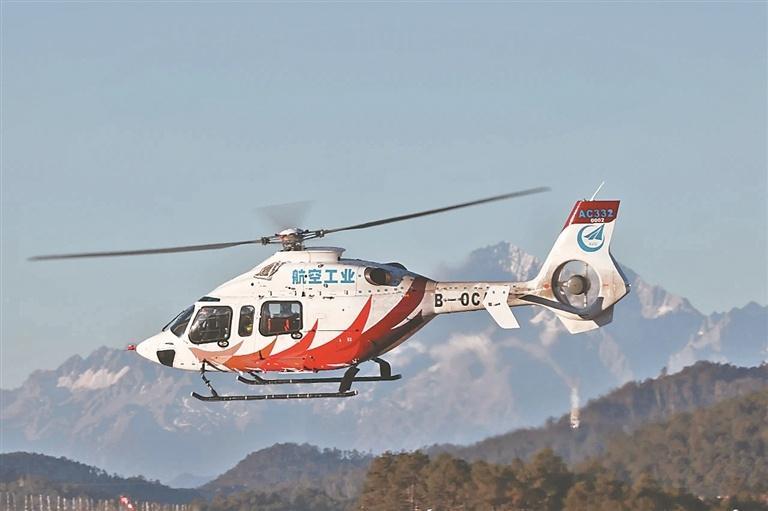 哈飞AC332直升机完成高原试飞_腾讯新闻