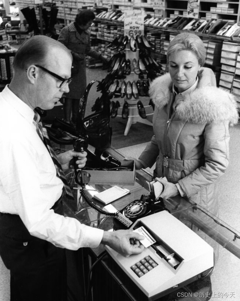 第一本电子书问世｜历史上的今天_腾讯新闻