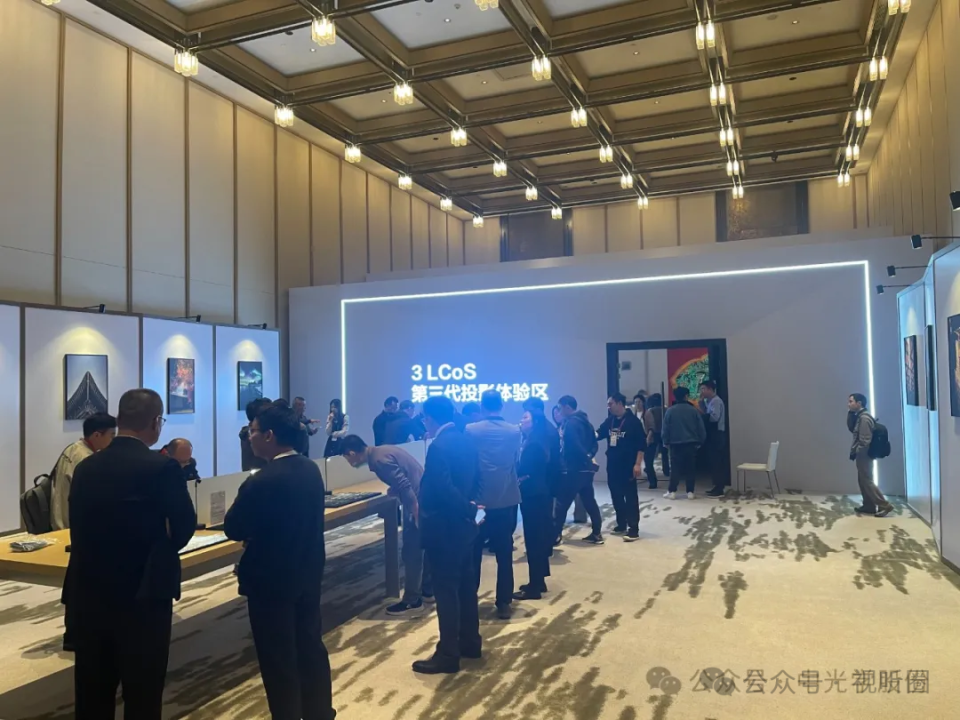 “神秘”大佬助力，国产首款3LCoS投影机又有了“新情况”_腾讯新闻