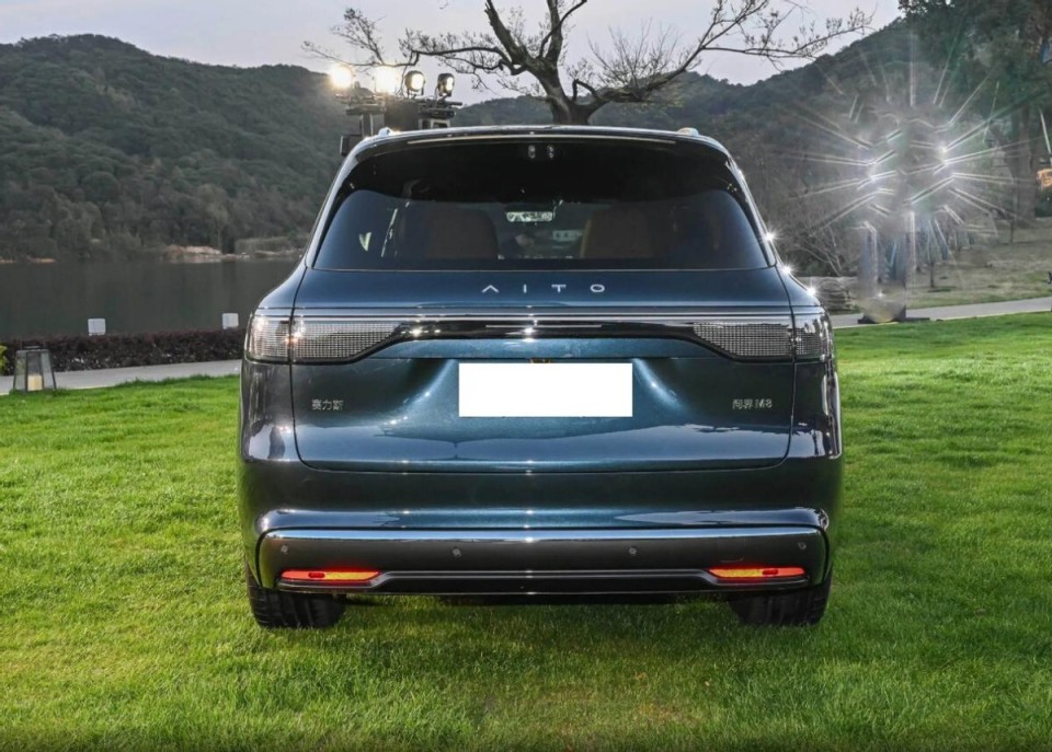 问界M8要来了，5/6座可选，小订突破10万，又是爆款？_腾讯新闻