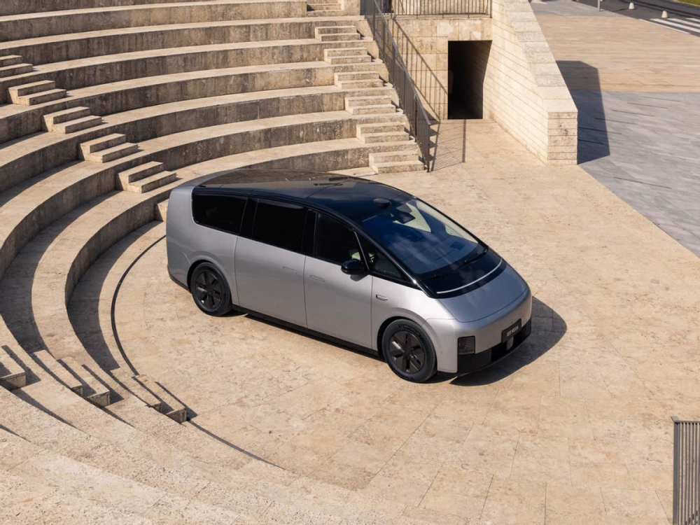 理想MEGA到小米SU7，10天三起自燃，谁为“移动火场”悲剧买单？_腾讯新闻