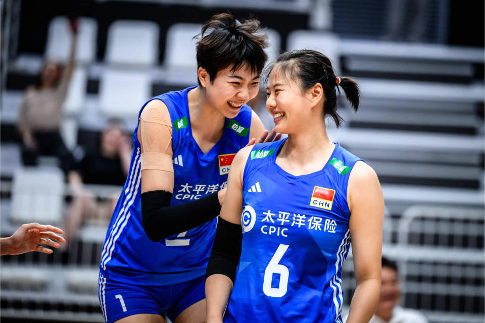 23：30开球！CCTV5直播中国女排VS巴西，蔡斌回应为何不喜欢换人_腾讯新闻