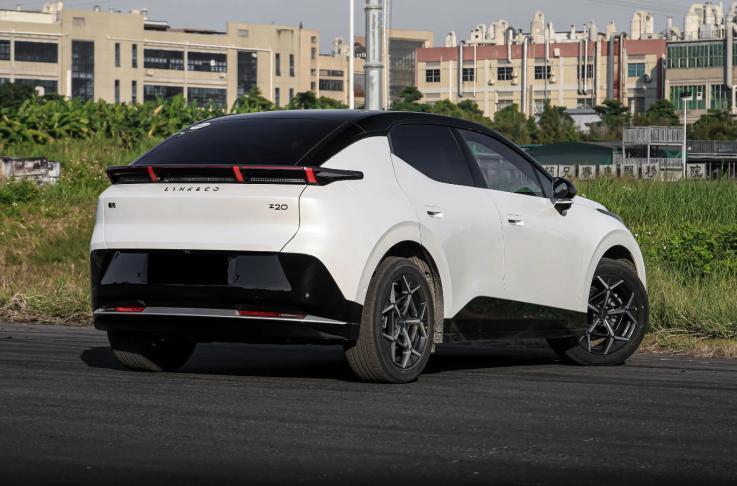 400V高压快充，后驱340匹马力，13.59万元的领克Z20值得入手么_腾讯新闻