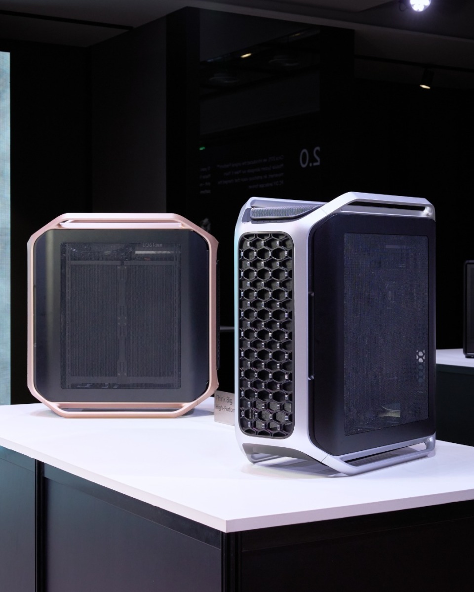 MasterFrame 家族壮大，酷冷至尊展出多款机箱新品_腾讯新闻