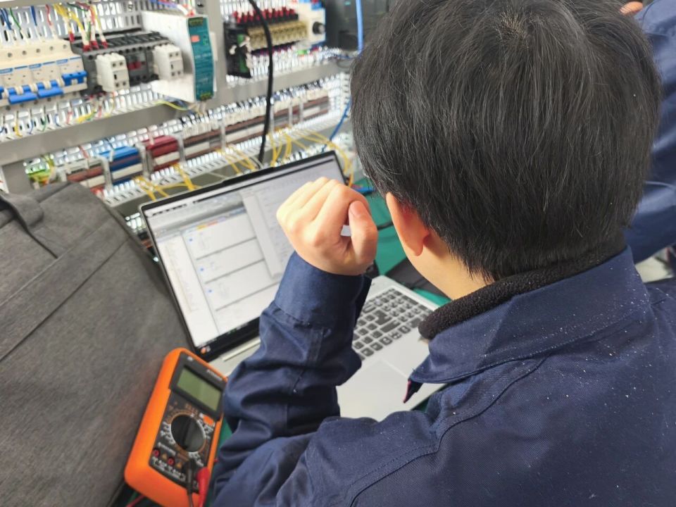 课堂变成了“生产车间”！新津“双元制”育人为企业打造“人才仓”_腾讯新闻