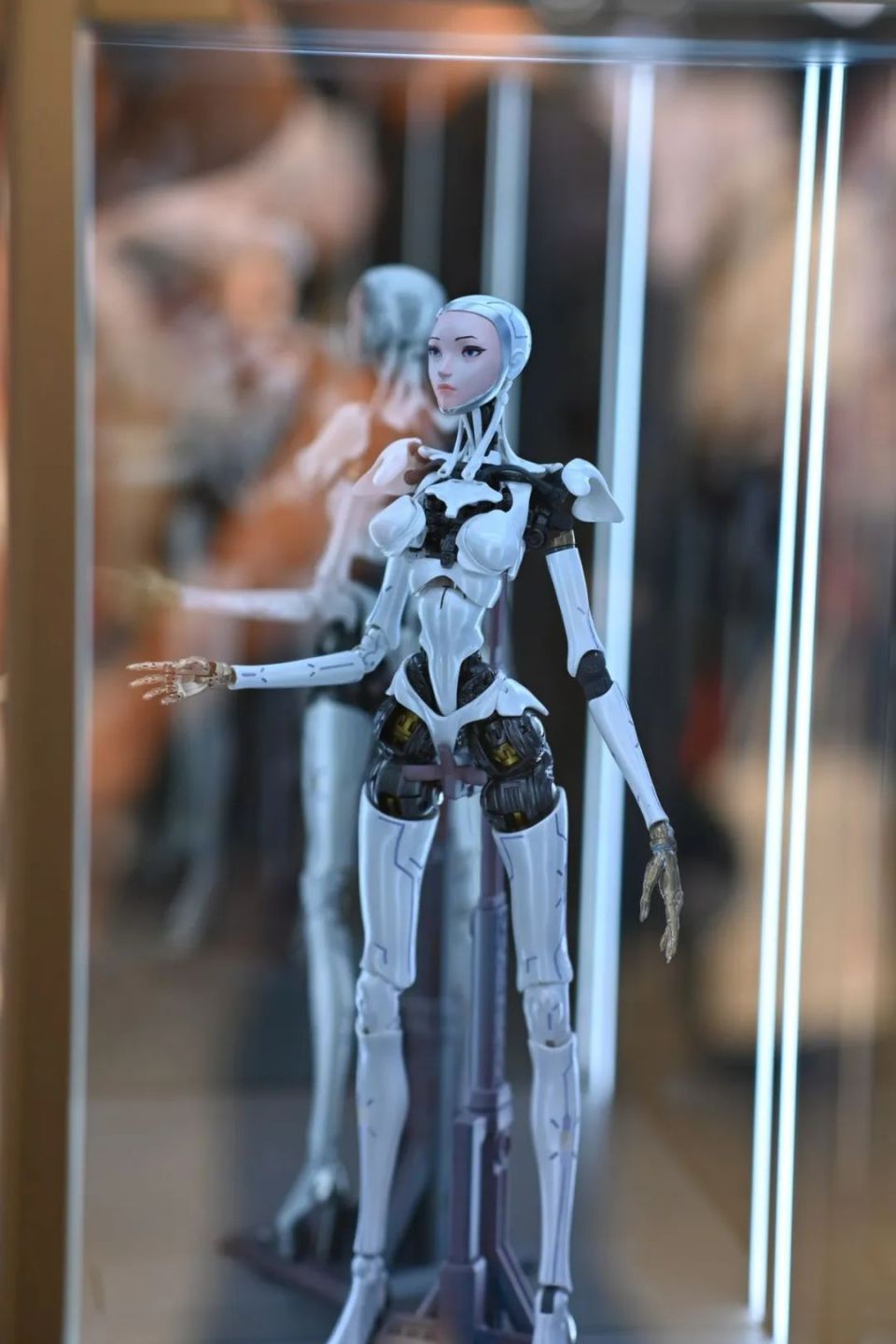 WF2022-2023上海直击：海量现场大图与世界上拥有模型最多的男人_腾讯新闻