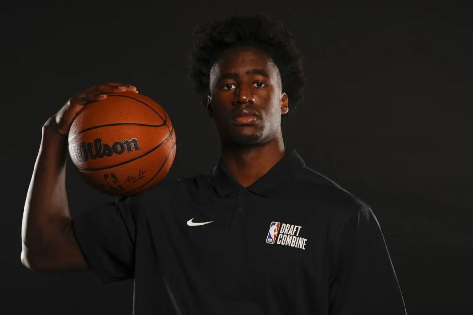 18岁进NBA！21岁正式退役！AJ格里芬为何选择离开篮球？_腾讯新闻