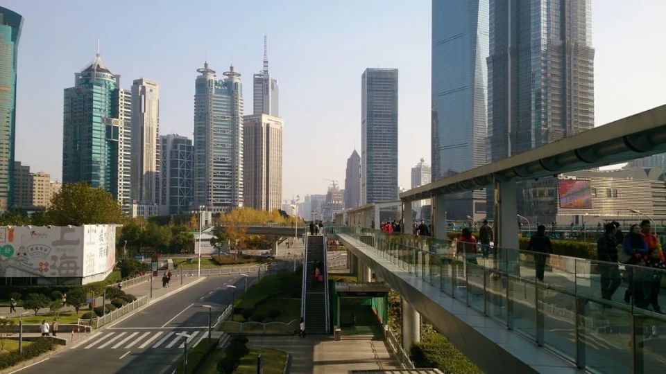 许凯渤、王洪川等合作在Transportation Research Part D刊文，关注城市公共交通服务的分配正义与区域公平_腾讯新闻
