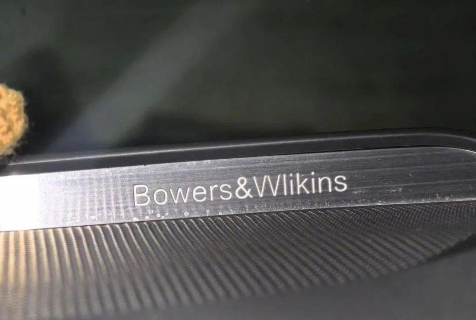 远看W近看VV？多名沃尔沃车主怀疑4S店装配山寨音响_腾讯新闻