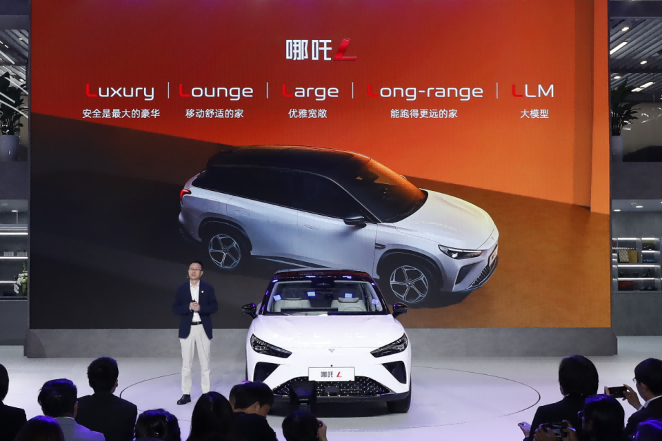 “Snapdragon Ride Flex（SA8775P）舱驾融合平台”全球首搭哪吒汽车_腾讯新闻