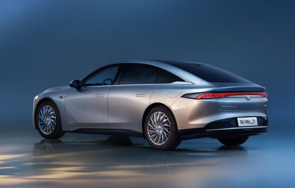 首款激光雷达合资混动轿车！全球首发Momenta R6飞轮大模型，首创不停车一键泊入_腾讯新闻