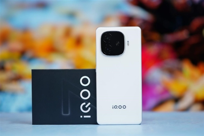 续航、屏幕、外观向旗舰看齐！iQOO Z9评测：妥妥的新一代质价比之王_腾讯新闻