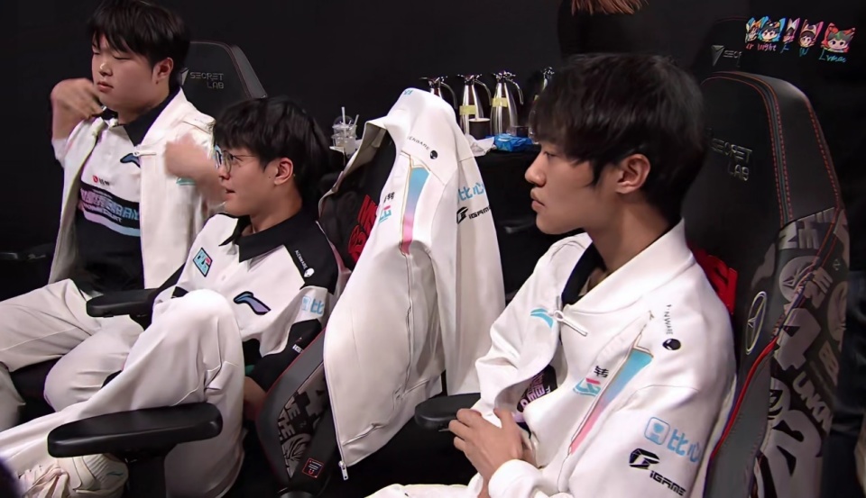 Faker最大克星诞生，Bin再度载入史册，EW闪E操作，全世界独一档_腾讯新闻