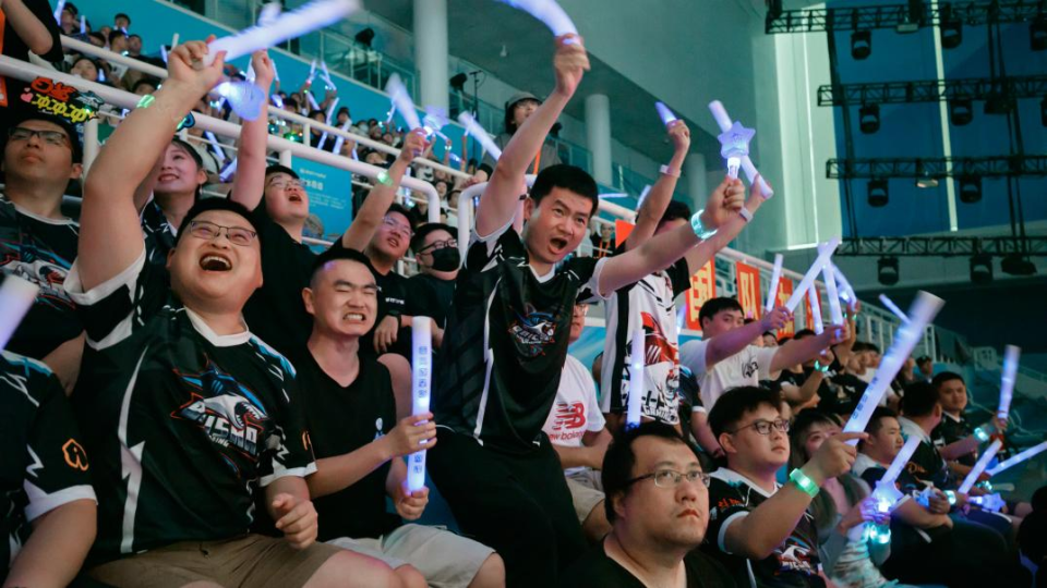 成就荣耀十一冠，成都AG勇夺2023CFPL夏季赛总冠军丨穿越火线赛事_腾讯新闻