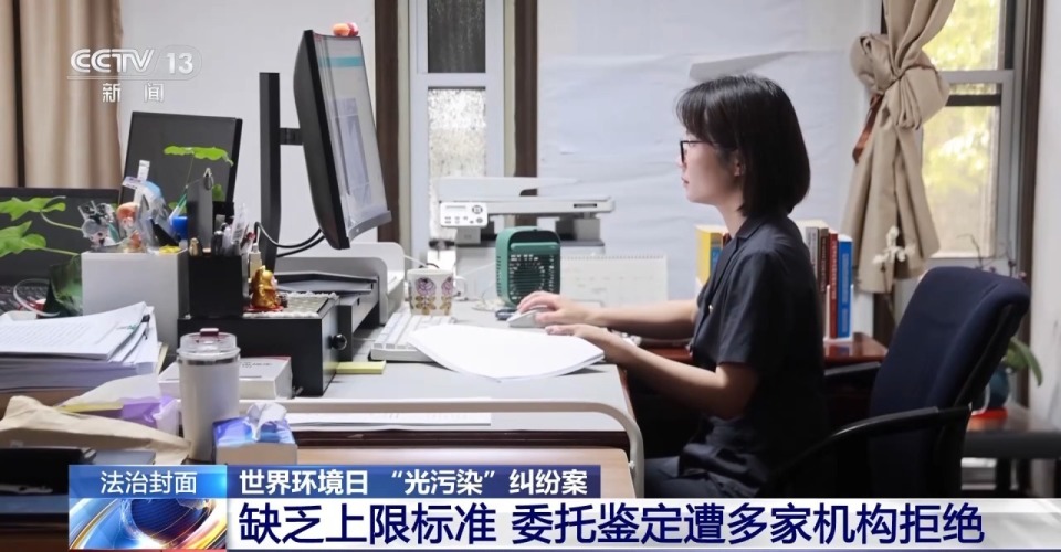 视频丨玻璃幕墙长时间反射强光 居民告赢开发商获赔6.5万元_腾讯新闻