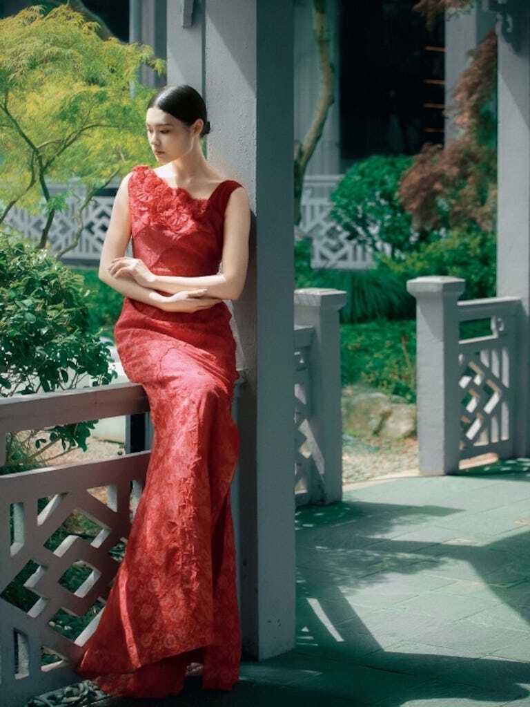 JICHENG吉承2025春夏“花舞”系列首秀，登陆百年秋水山庄_腾讯新闻