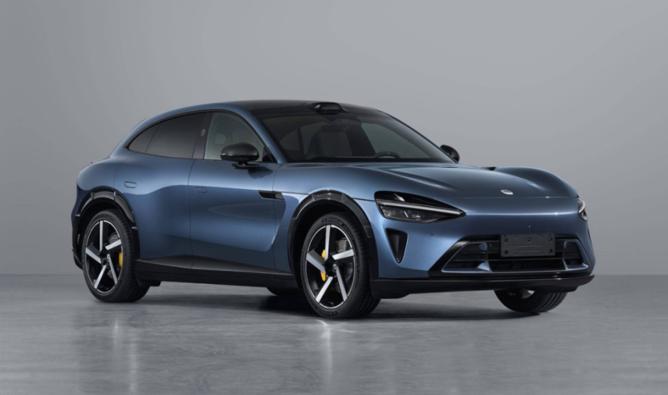 小米YU7内饰曝光：碳纤维方向盘，P-HUD首次显露真容！_腾讯新闻