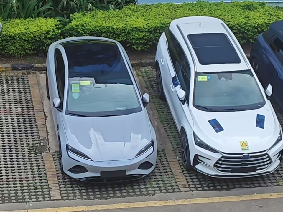 新款海豹改名“海豹07EV”，增激光雷达+紫色涂装，配800V平台_腾讯新闻