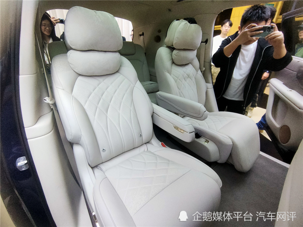全面用力打磨豪华，智己LS9远超30万级的想象_腾讯新闻