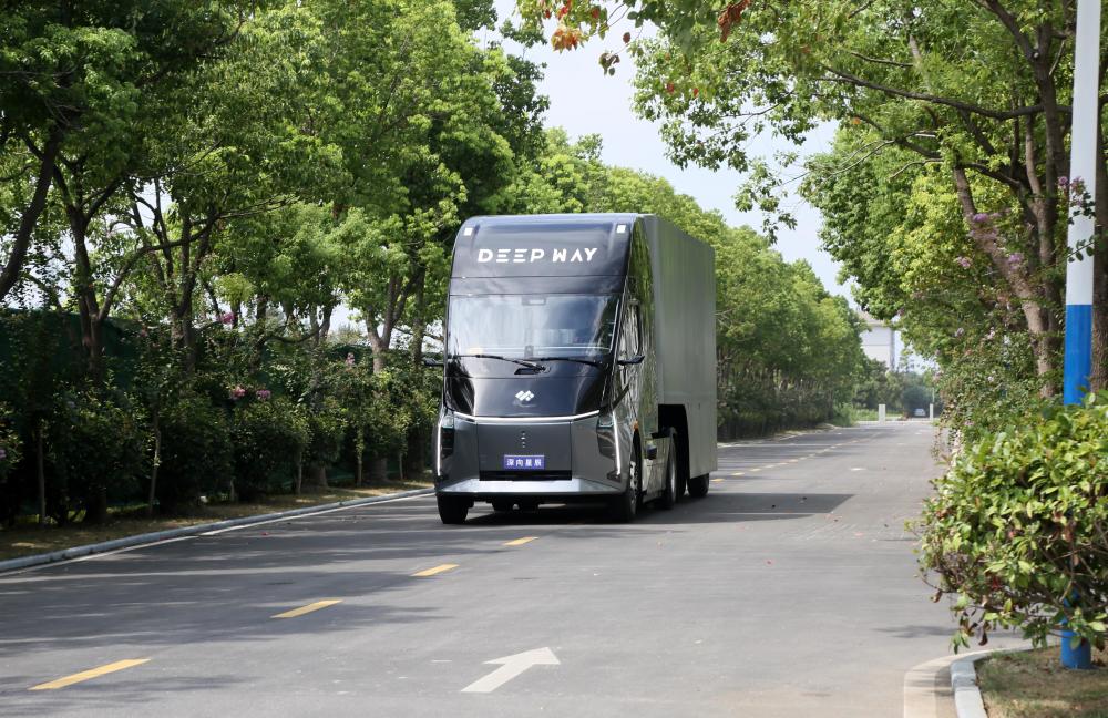 DeepWay万钧专访｜智能新能源重卡走出中国速度：预计年内交车千台_腾讯新闻