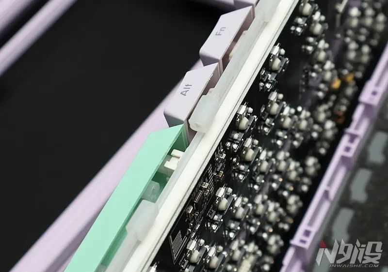 新盟M87Pro V2机械键盘拆解评测_腾讯新闻