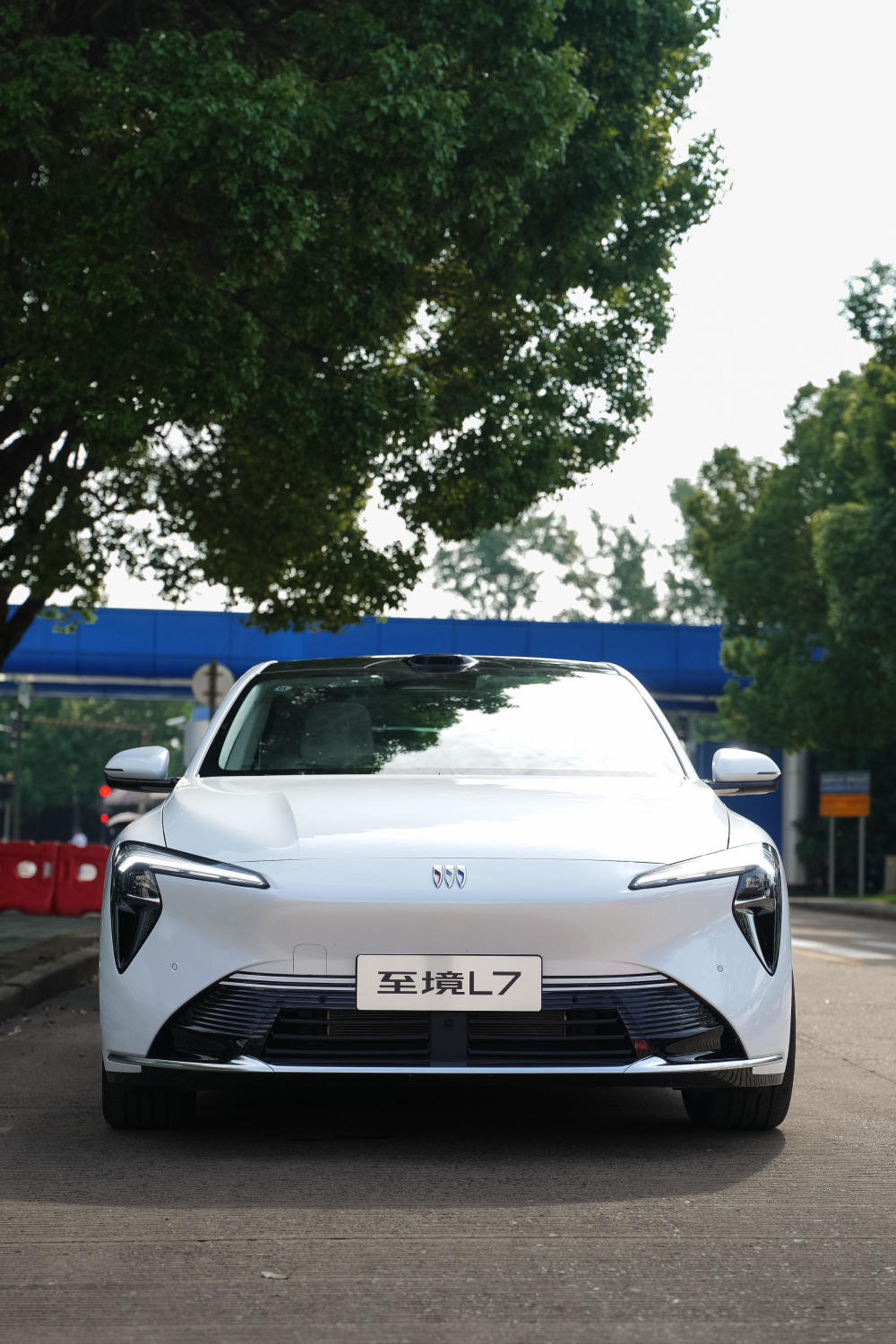 别克至境L7实车现身，长超5米+激光雷达，配343马力+续航1400km_腾讯新闻