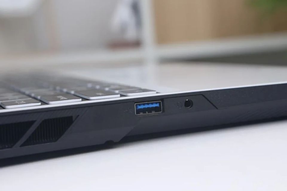 七彩虹隐星P16 Pro评测：价格低至7999元！首发RTX 5070 Ti的高性价比游戏本_腾讯新闻