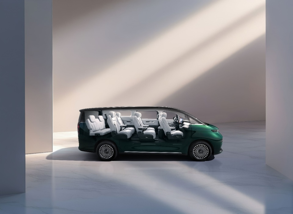 “全球唯一四排八座MPV”吉利银河翼真L380预售价33.99万元起_腾讯新闻