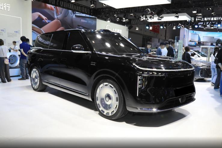 比的就是谁更尊，车长近5米3，智己LS9将至，单电池就有402km续航_腾讯新闻