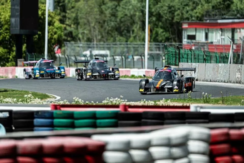 历史突破！中国自主原型车赛事ASR TC1 Prototype Cup首战告捷！_腾讯新闻