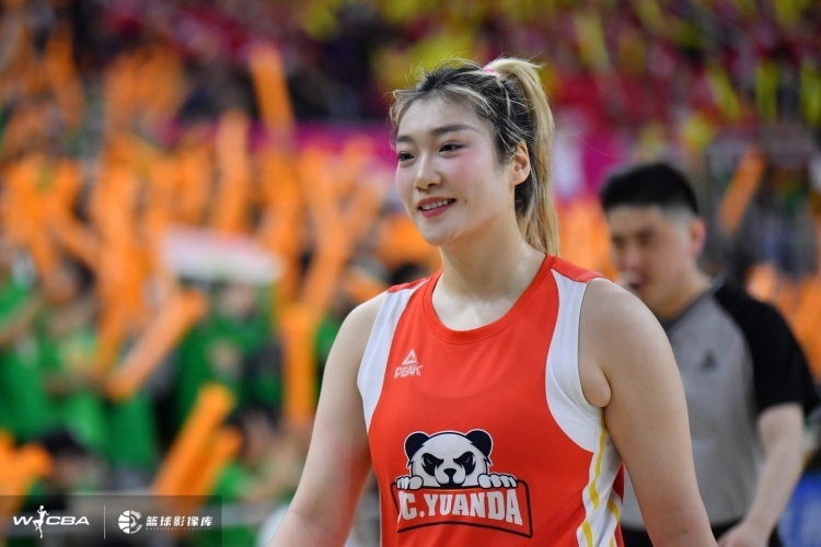 助队卫冕实至名归！李梦总决赛场均16+3+4 获得FMVP_腾讯新闻