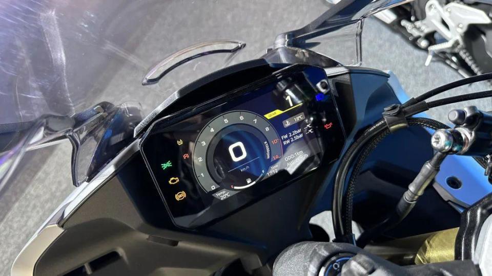 春风675NK价格公布35980，450SR换新上市售价25980_腾讯新闻